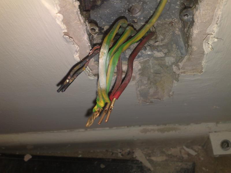 Whats going on here? Neutral burnt with photos | DIYnot Forums