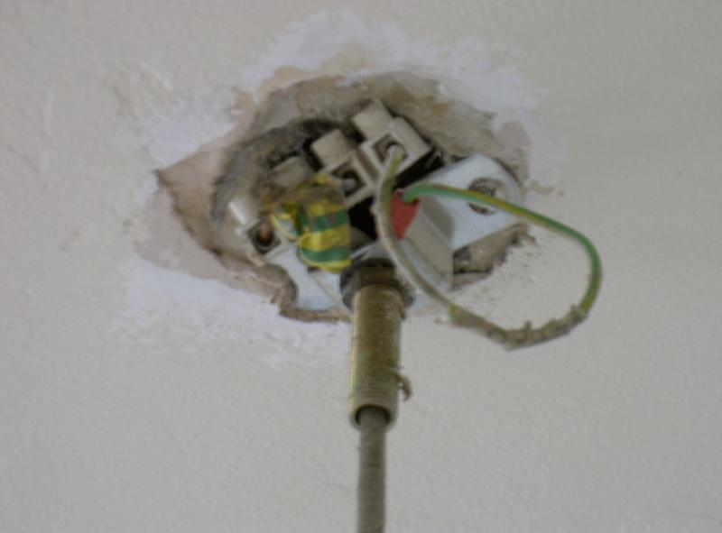 Earthing a light fitting | DIYnot Forums