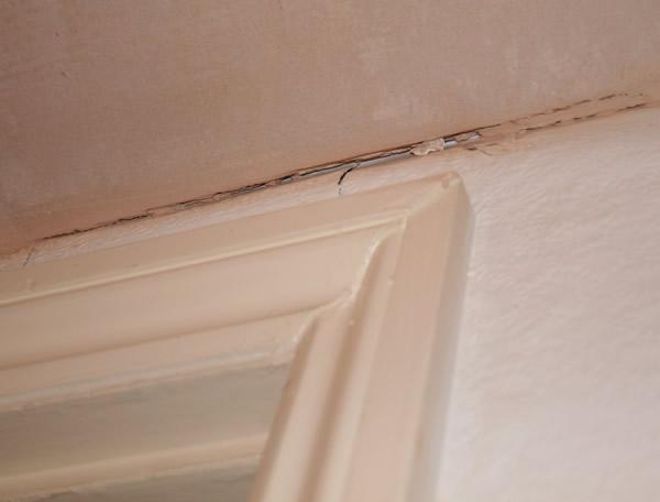 How to Repair Crack in Ceiling Plaster? | DIYnot Forums