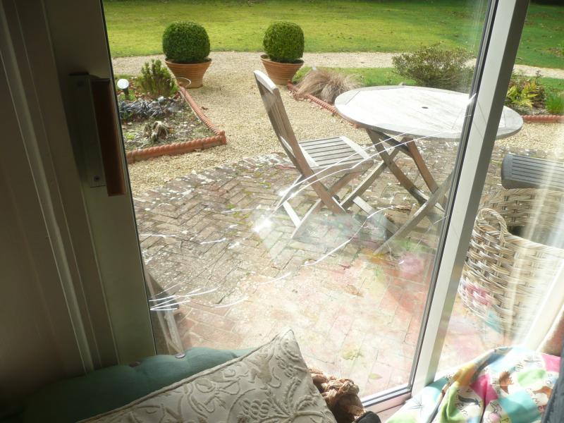 Cracked glazing to patio doors - why have they cracked ? | DIYnot Forums