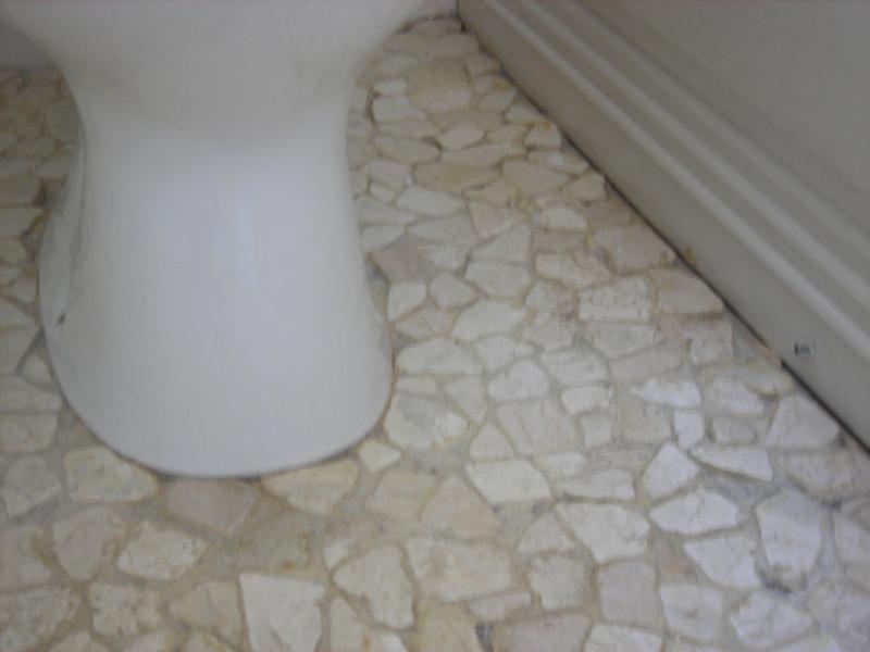 Vinyl tiling over very uneven crazy-paved bathroom floor | DIYnot Forums