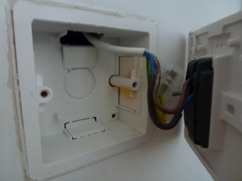 Metal switches/sockets onto plastic housing | DIYnot Forums