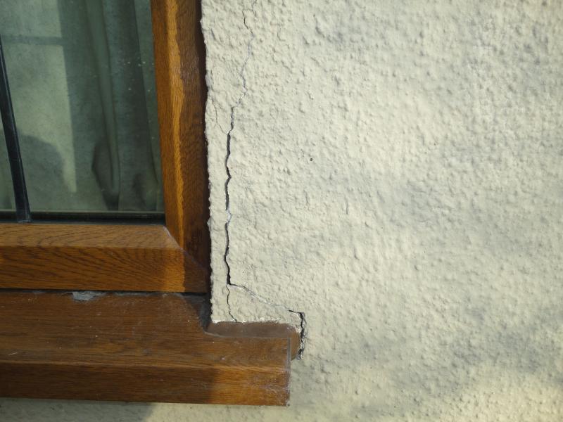 Cracks in render and resulting damage | DIYnot Forums