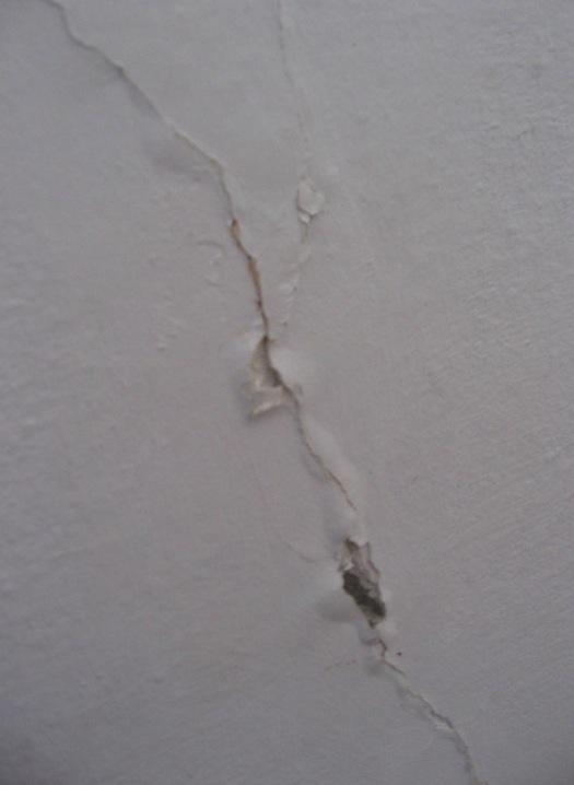 Walls newly rendered but the cracks have returned already | DIYnot Forums