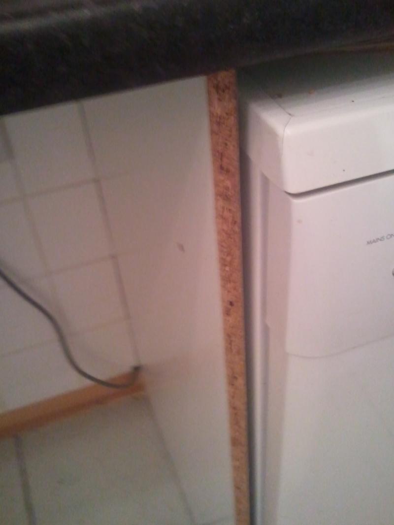 Bare chipboard edge showing in kitchen. How to finish? | DIYnot Forums