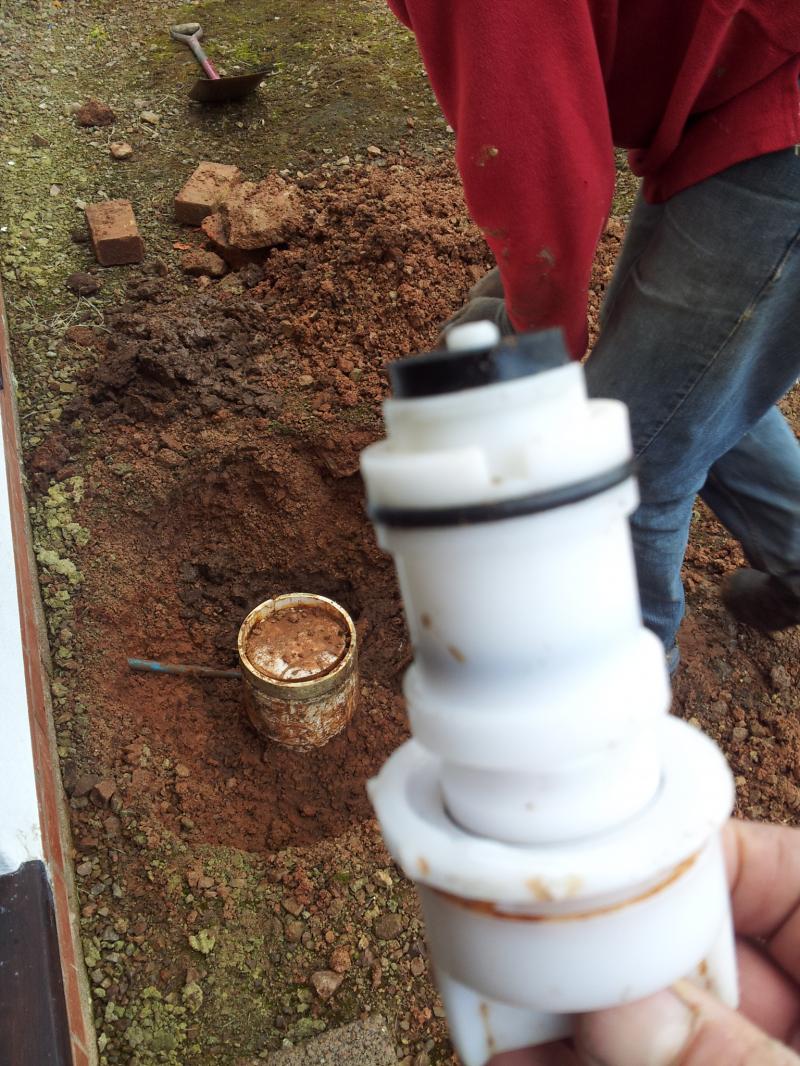 Broken Plastic Underground Stop Tap | DIYnot Forums