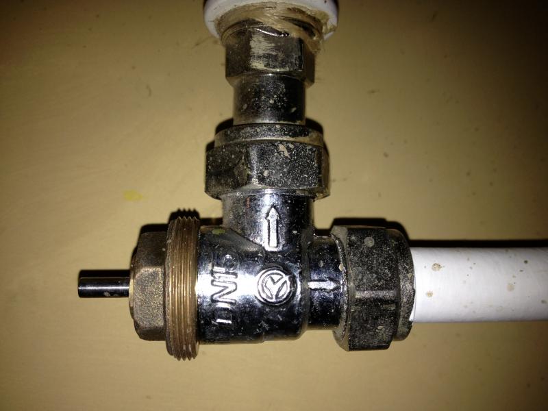 Can anyone identify this TRV valve? | DIYnot Forums