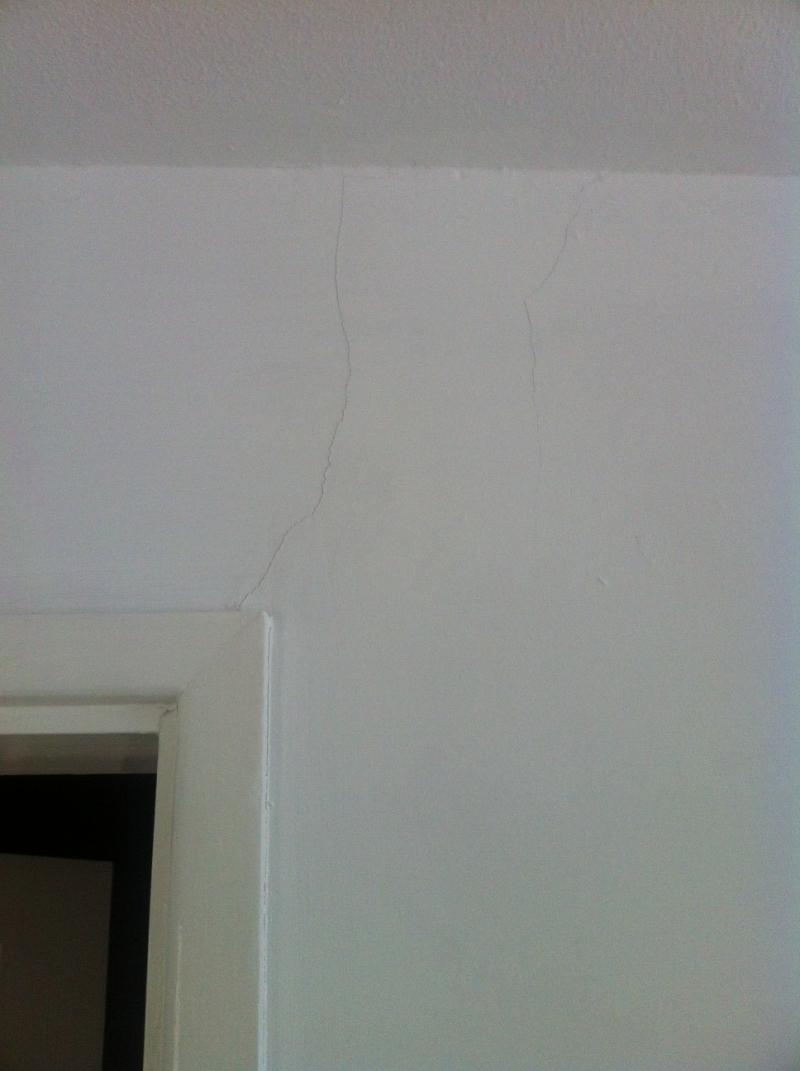 Cracking up - me and the plaster... | DIYnot Forums