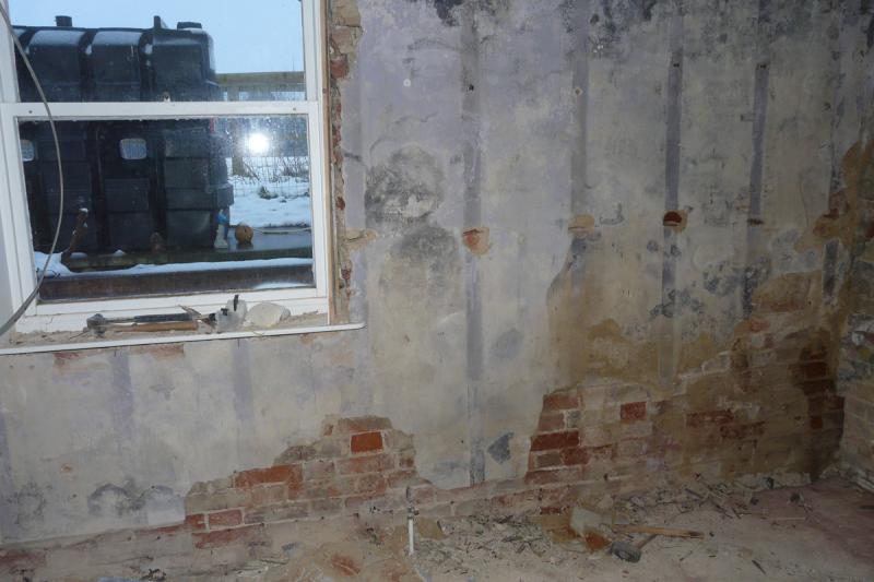 Damp external wall under lath and plaster. | DIYnot Forums