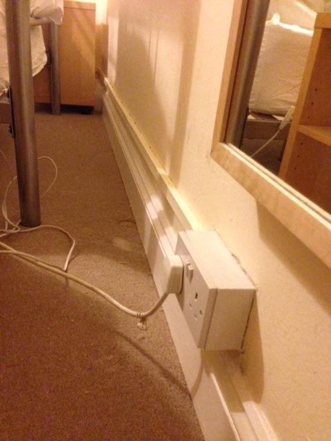 Chasing Electric Cables into Breeze-block Wall | DIYnot Forums