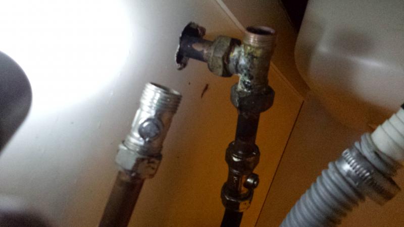 Help fitting monoblock kitchen tap | DIYnot Forums