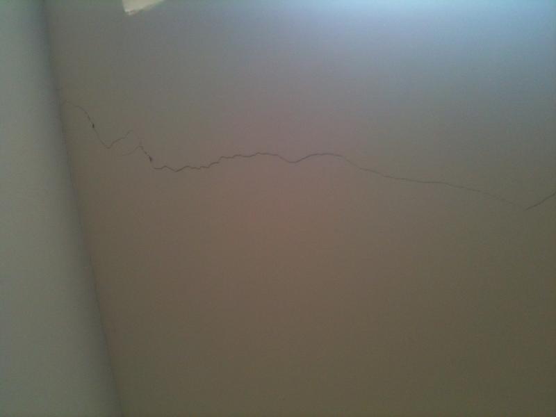 Cracks in plaster | DIYnot Forums