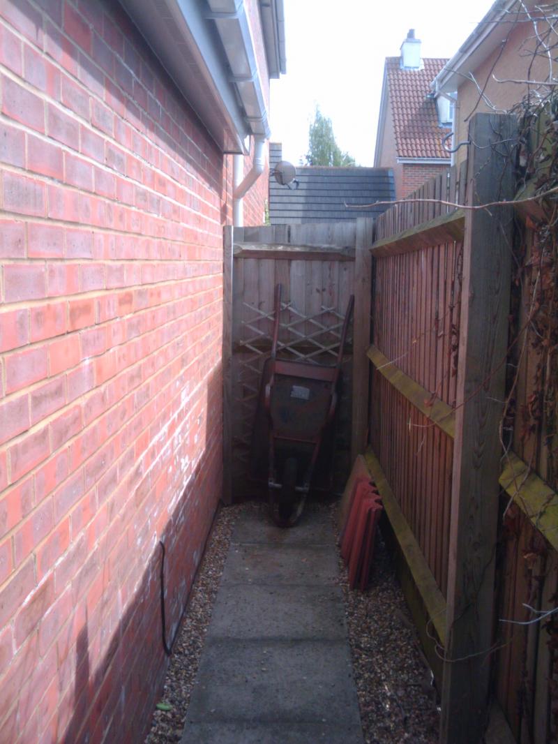 Simple lean-to attached to brick house | DIYnot Forums