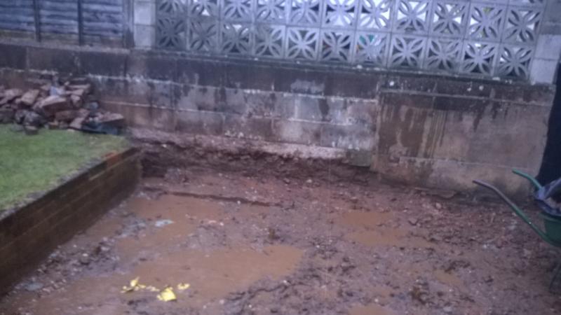 Supporting garden partition wall that has little foundation? | DIYnot Forums