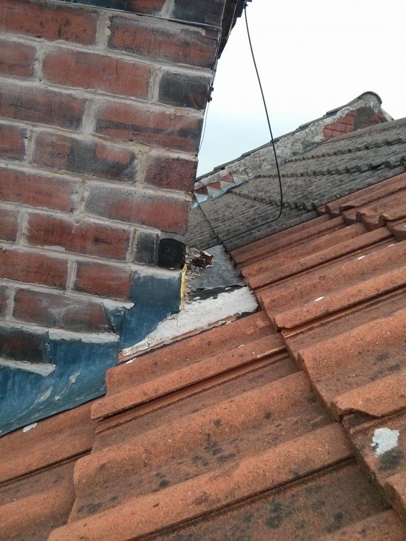 Chimney leak - Possible bad repair job. Advice needed. | DIYnot Forums