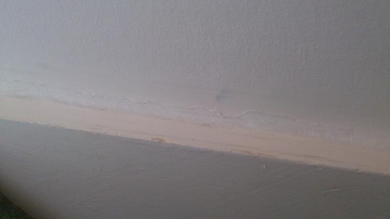 Cracks in plaster where skirting meets wall. | DIYnot Forums