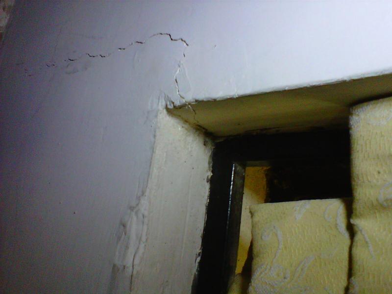 Help with Brick Wall Plaster cracks horizontal and vertical | DIYnot Forums