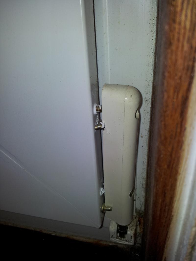 Damaged Window Hinge - Fixable? | DIYnot Forums