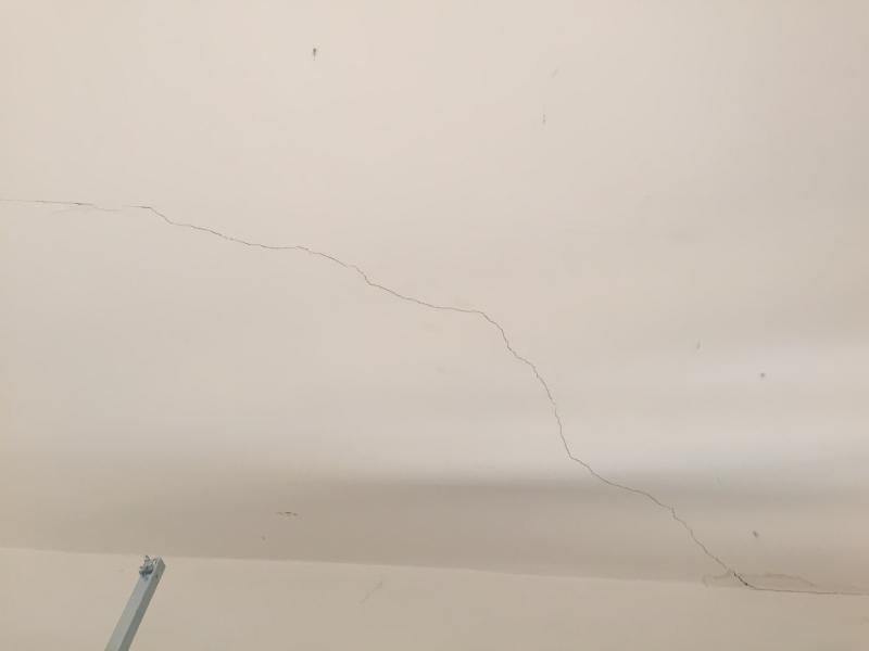 Cracks internal wall | DIYnot Forums
