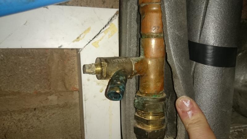 Leaking drain off valve in heating system - Can't undo! | DIYnot Forums