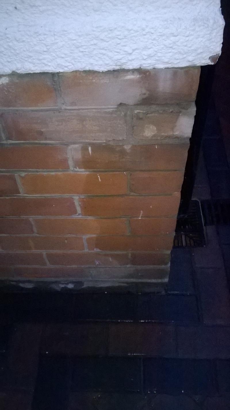 Damp patch on EXTERIOR cavity wall | DIYnot Forums