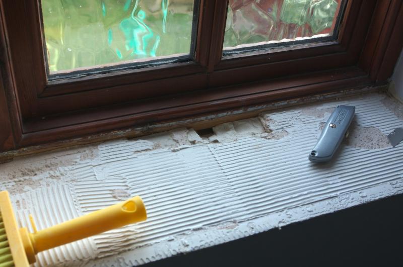 Levelling my window sill for tiling | DIYnot Forums