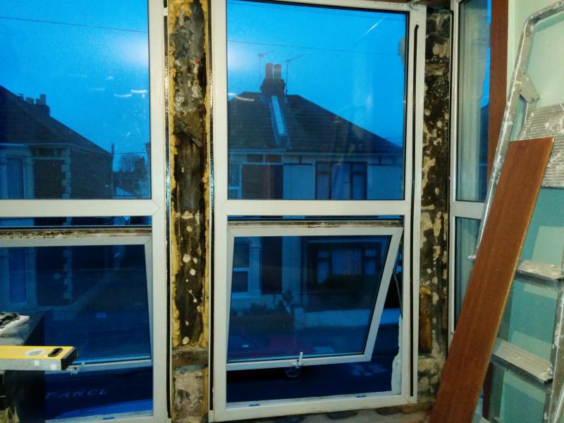 Damp/black inside bay window | DIYnot Forums