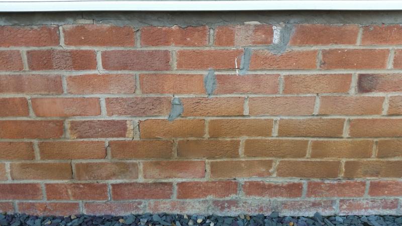 Stepped cracks in mortar | DIYnot Forums