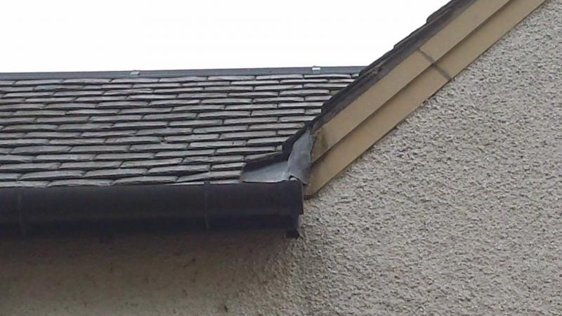 Advice on directing water into gutter via lead / reasonable? | DIYnot ...